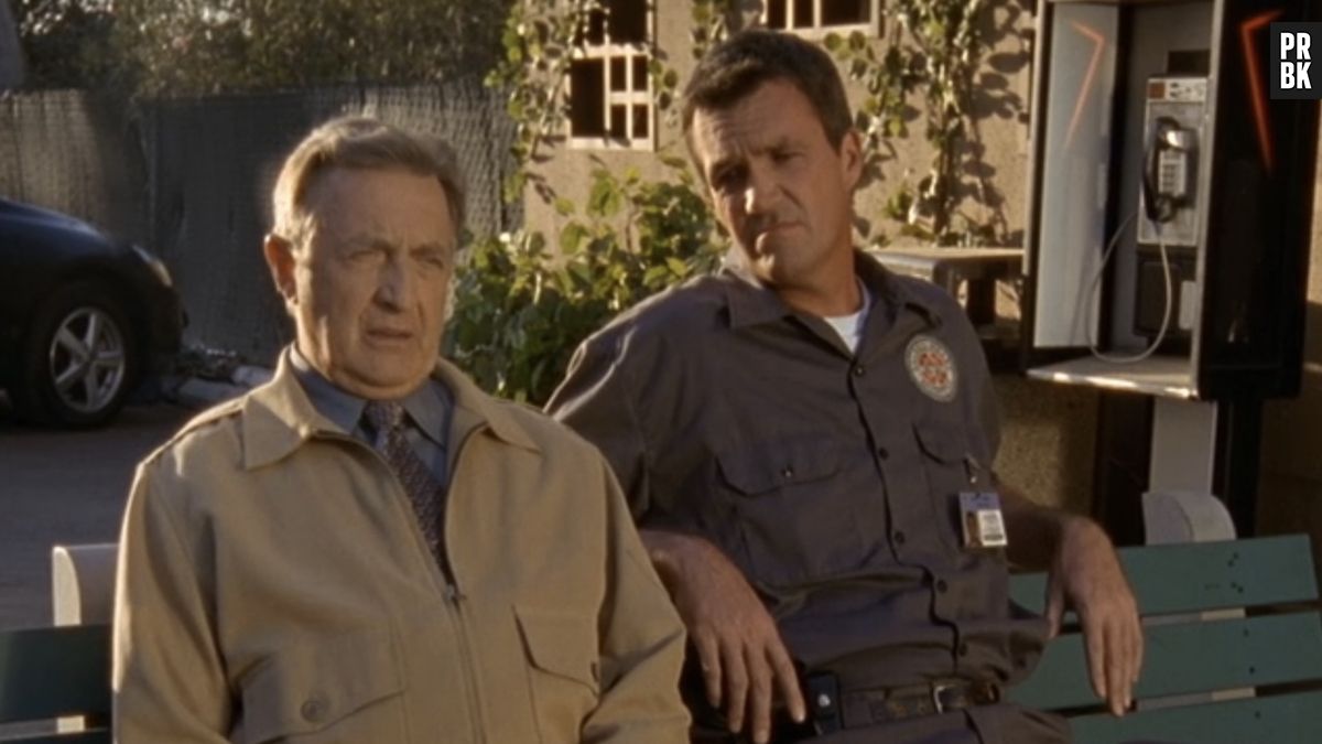 Photo : Ken Jenkins et Neil Flynn dans les rôles du Dr Bob Kelso et du ...