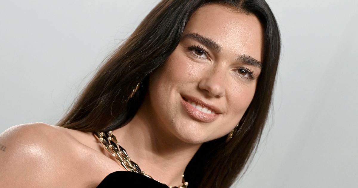 Pour son mariage avec Callum Turner, Dua Lipa portait un collier ...